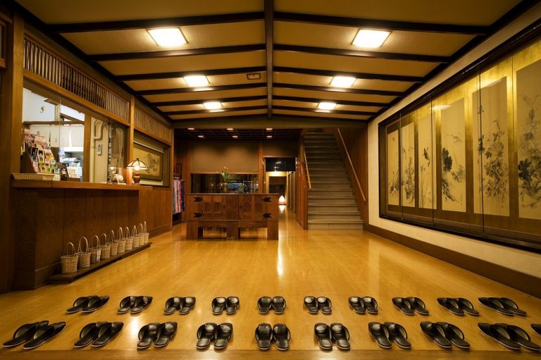 Inside a House/Ryokan - Japan Tours Experts - RediscoverTours